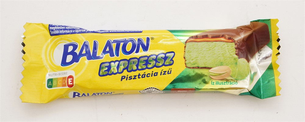 Balaton Chocolate-dipped pistachio flavoured bar with caramel 35g